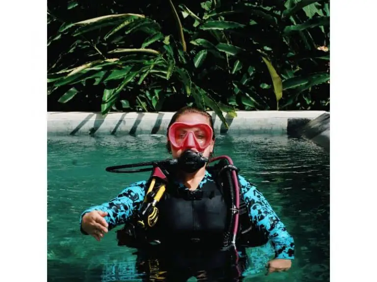 Scuba Hand Signals. The Ultimate Guide (with Pictures) - Divedeepscuba.com